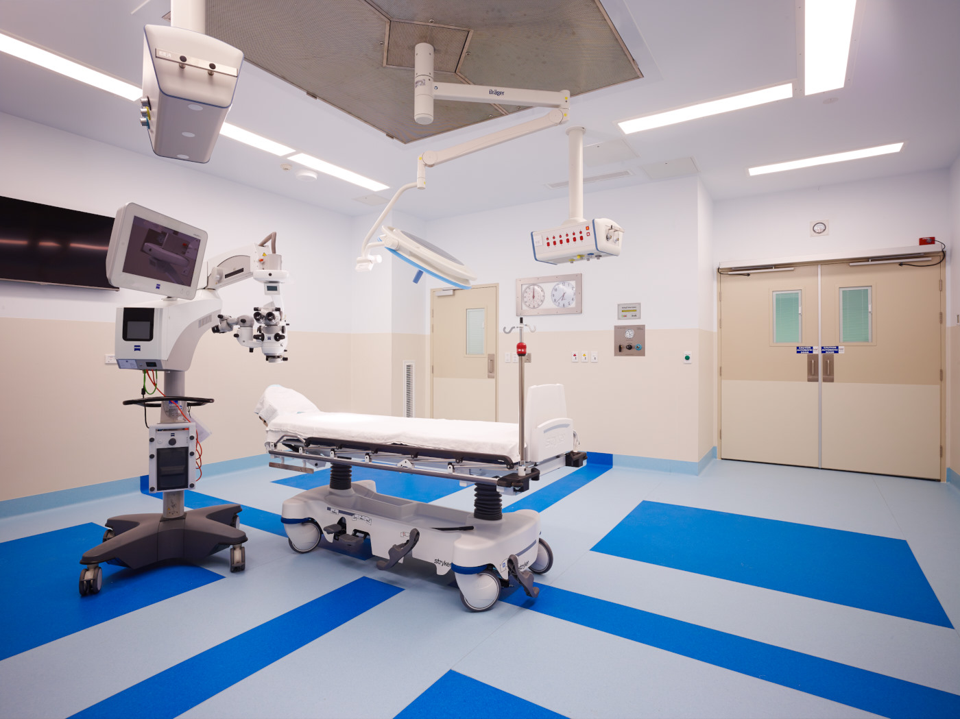 Operating Theatre at Queensland Eye Institute – Brisbane Retina | Dr ...